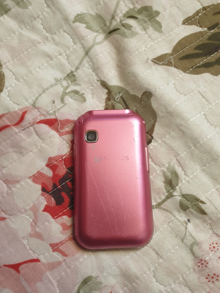Продаю телефон Samsung.