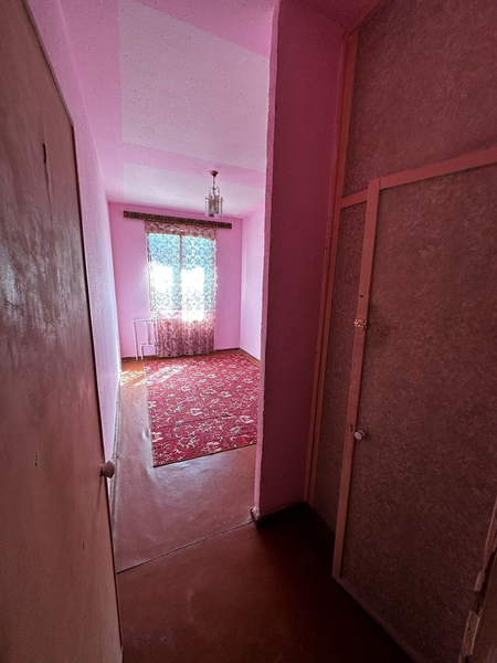 Чиланзар 6. Метро Мирзо Улугбек. 2/4/4. Цена 300.