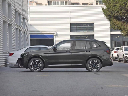 Gonzo Motors - BMW IX3