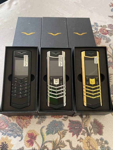 Vertu LUX Signature.Dual sim Yengi Bizda boshqa modelar ham bor.Nokia