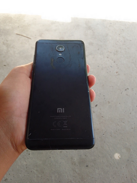 J5 telefon sotiladi