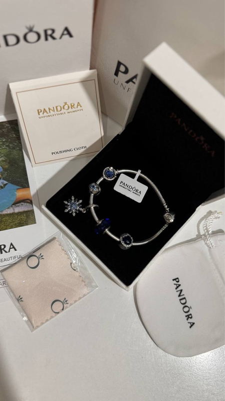 Продам браслет Pandora с 5 шармами