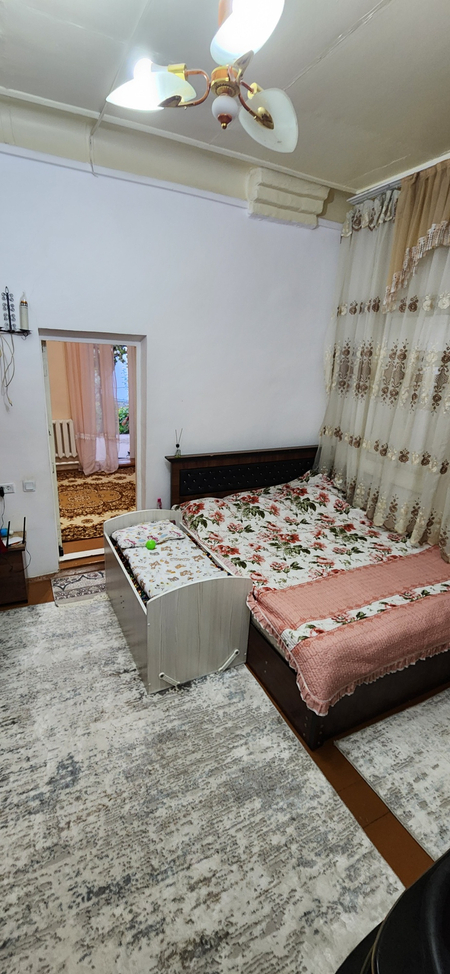 Tez arzon hovli sotiladi 2 qavat