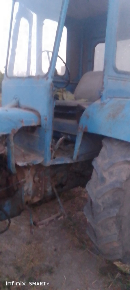 Traktor sotiladi