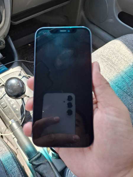 iphone 12 64g. Qora   SROCHNO!!!