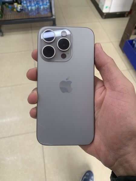iPhone 15 pro 128 gb