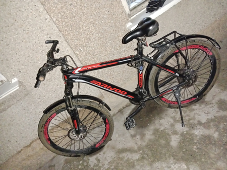 Velosiped xolati zòr  pashti yengi NARXI 800ming sòm kelishamiz