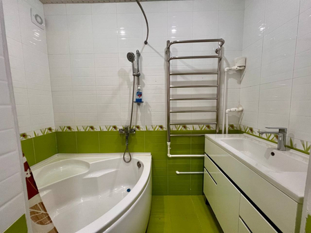 Сдается 3х ком. квартира, ор-р: м.Косманавты, 75м2