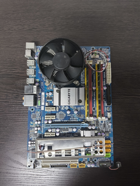Gigabyte P43+E7400+4Gb