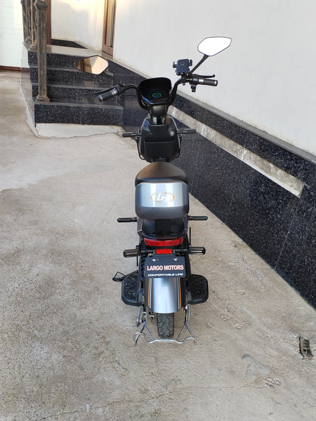 Skuter sotiladi ideal xolatda akumulyatri o\\\'ziniki 1ta zaryadda 40km
