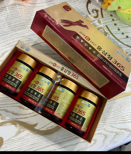 Jenshen sirop,qizil jenshen 365, 4 ta bonkachada qoshiqchasi bilan.