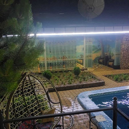 Oilaviy dam olish uchun dacha bor. Chorvoq markazida.