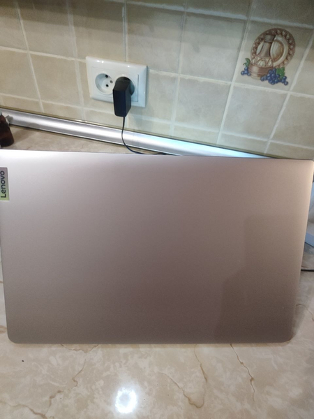 Lenovo Idepad 1 AMD ATHLON SILVER  7120U
CPU
