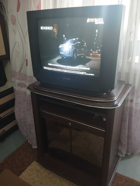 телевизор с тумбой