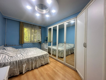 ПРОДАЁСЯ 3х комнатная кв метро Космановты.