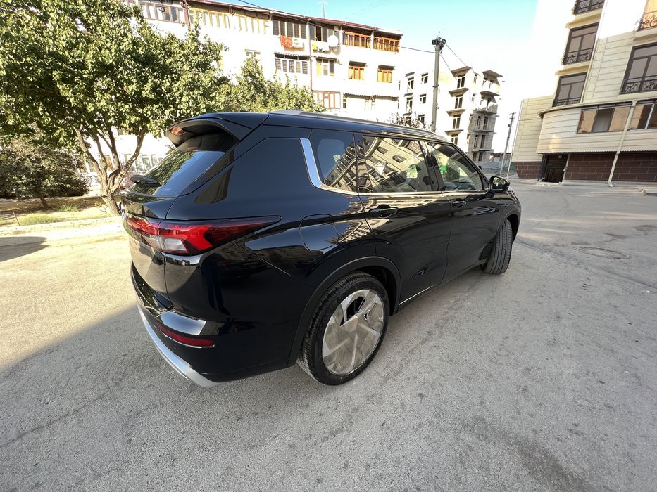 Mitsubishi Noviy Polniy full god 2023
