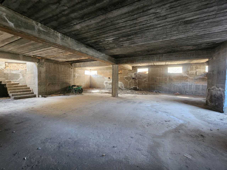 Продается   Дом  Коробка  7,7 соток.  Адрес;  Мотрит.