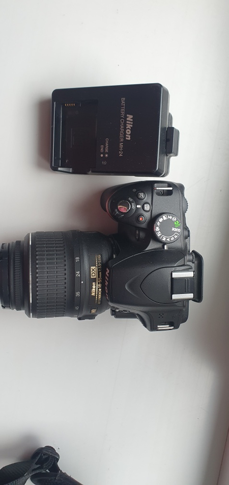 Nikon DX AF-S DX NIKKOR 18-55mm