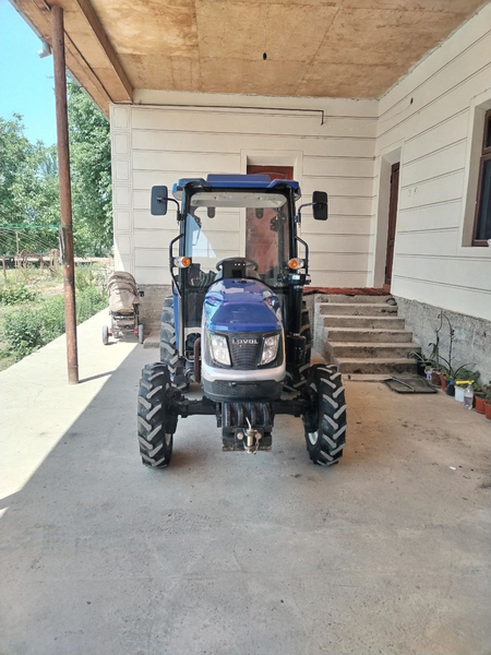 Traktor Lovol Te 354