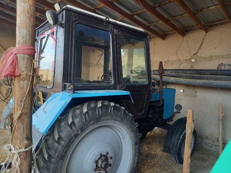 MTZ 80 traktori sotiladi