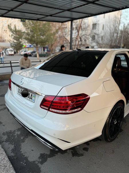 Продается Mercedec-benz 212 рейсталинг в идеальном состоянии.