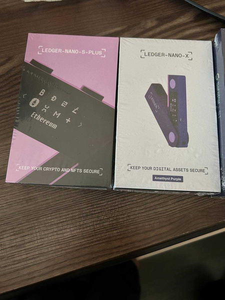 Аппаратный кошелек Ledger Nano S Plus