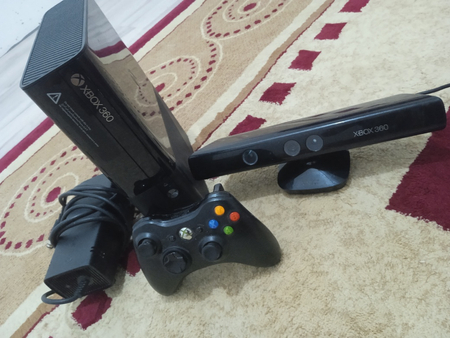 Xbox 360E с kinect в отличном состоянии