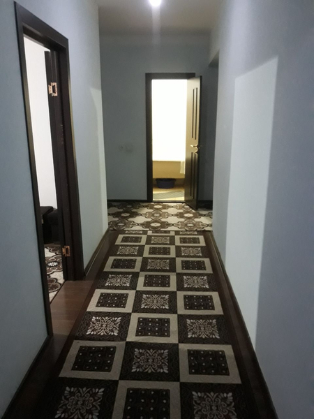 Квартира ижарага берилади шахар хокимлиги оркасидаги уйда