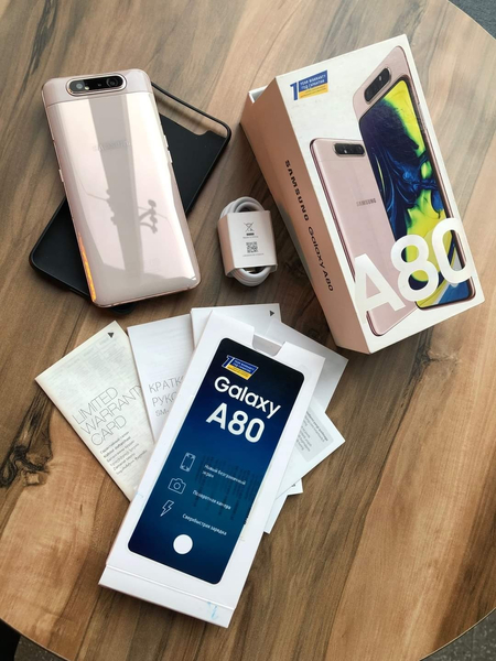 Продается Samsung Galaxy A80 в идеальном состоянии