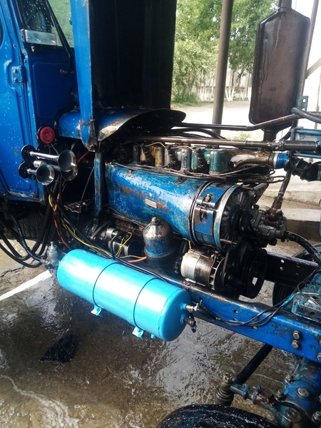 Traktor sotiladi