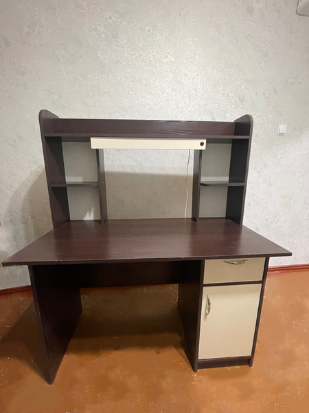 Продается письменный стол, компьютерный