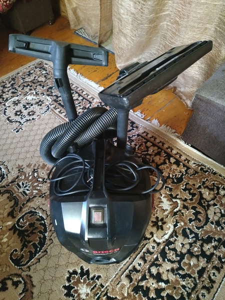 Пылесос Бош UNIVERCAL VAC 15