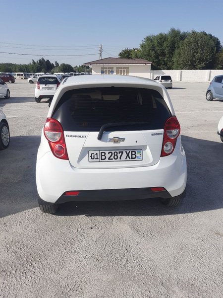 Spark rangi oq mexanika
