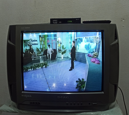SHIVAKI QUATRO bomba televizor