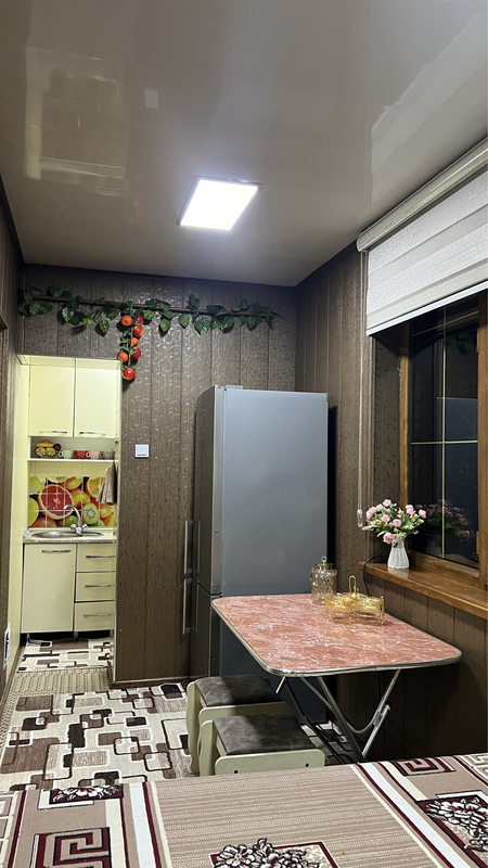 Срочно продается 3 комнатная квартива в центре Янгиюля персидский