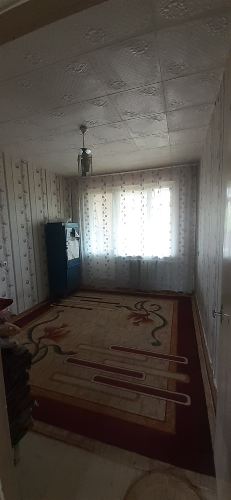 Uy sotiladi 2 xonalik 5 etajli domdan 5 etaj. Remont urtacha.