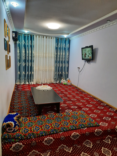 4 xonali kv sotiladi