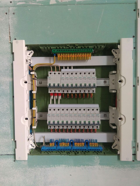 Elektrik xizmati 24/7 lyustra ustanovka