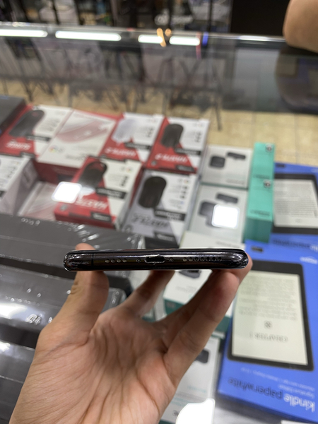 IPhone Xs max сотилвотти нархи зор