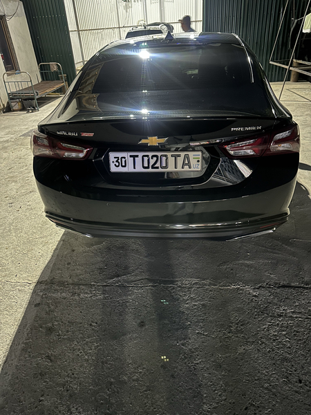 Автомобиль шевроле