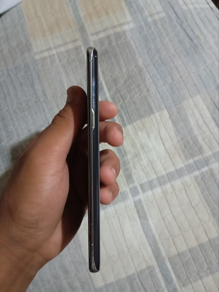 Samsung s10 5g  kafolati bilan 3 oyga