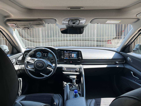 Hyundai Elantra Elegance Plus - Своя