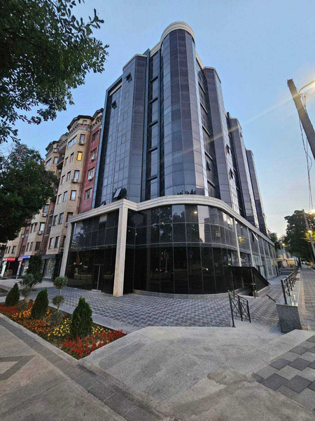 Продается офис в бизнес центре. улица Бобура