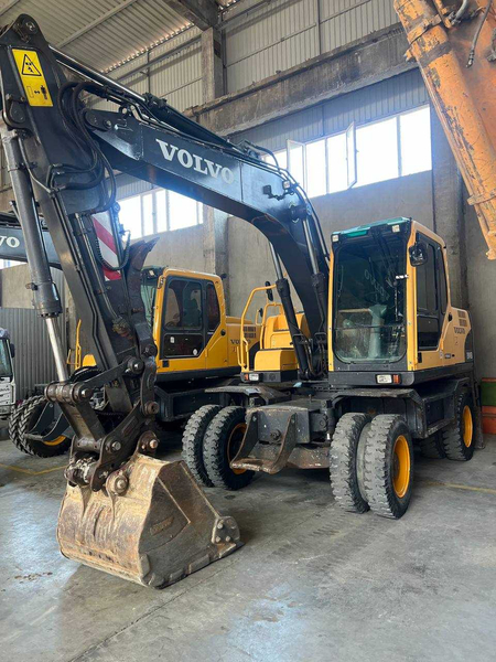 Экскаватор VOLVO EW145BP 2013 год
