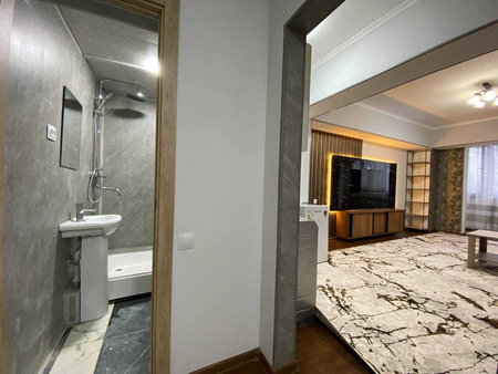 м.Космонавтов,ЦУМ,3-комнатная 8/9 87 м² 2 с/у 2 кух евроремонт меб/тех