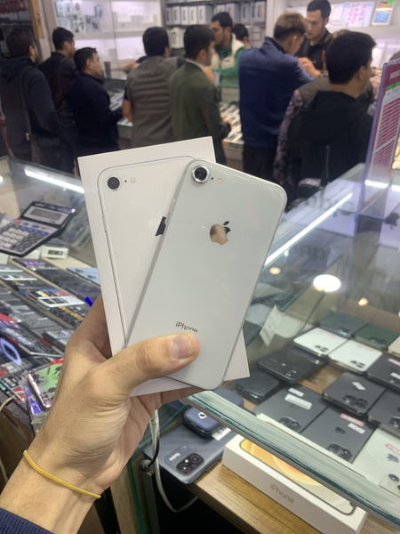 Apple 8 xolati ideal alishmaga usta kormaga aparat