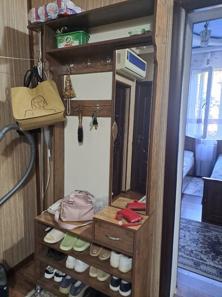 Мебель, сервант и прихожка