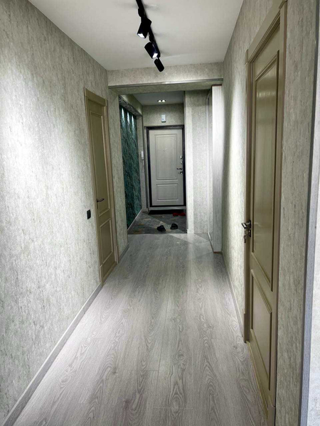 Срочно! На Бобуре - 3х ком, 84м², свежий евроремонт + мебель и техника