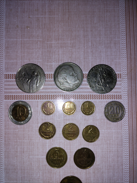 Продам монеты и значки
