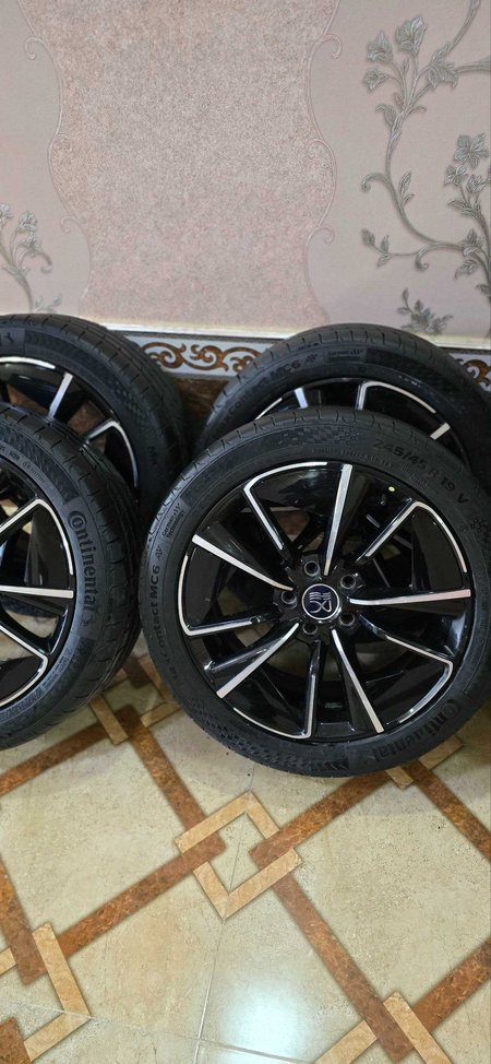 Диск от BYD HAN c Шинами Contenetal